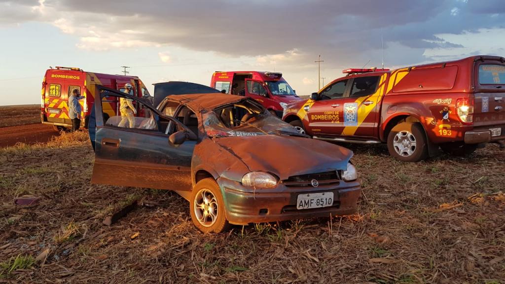 Capotamento na PR-180 deixa cinco pessoas feridas em Cascavel