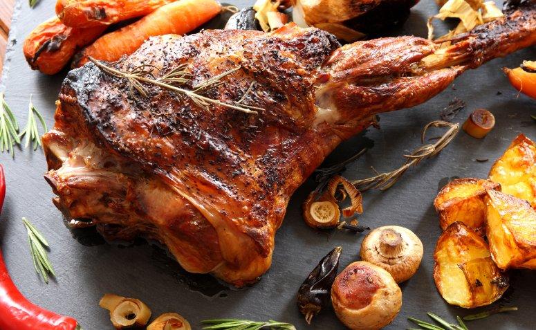 Domingo no Almoço Especial tem ovelha assada na Churrascaria do Camilo